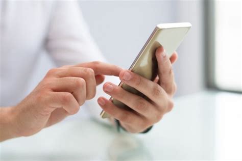 Test Pensa A Come Tieni In Mano Il Cellulare Ora Scopri Un Lato Della