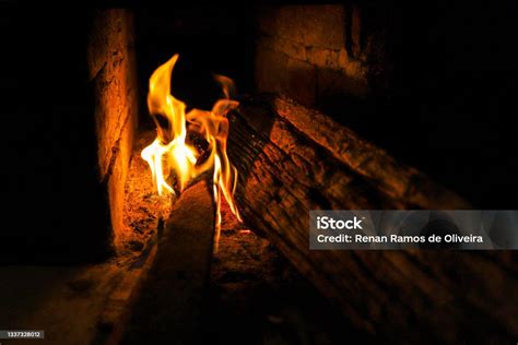 Kompor Pembakaran Kayu Foto Stok Unduh Gambar Sekarang Anglo