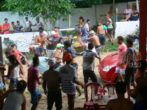 Briga generalizada acaba festa no Canecão