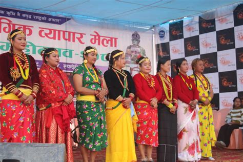 आशा अधिकारी बनिन् मम्मी डान्सिङ्ग आईडलको विजेता Setomasi