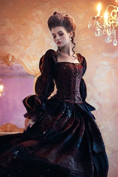 Платье в стиле Ренессанс в прокат купить в каталоге «Прокат исторических платьев и костюмов в