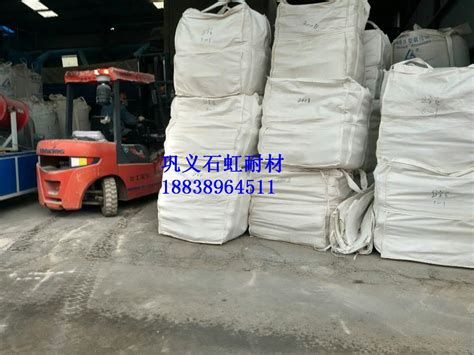 焦宝石 石虹耐材 我公司采用竖窑煅烧工艺煅烧后的焦宝石Al2O3含量在44 左右Fe2O3小于2 体密大于2 5耐火温度在1650