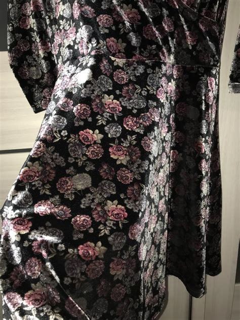 Шикарне плаття в квіти — ціна 250 грн у каталозі Короткі сукні Купити жіночі речі за доступною