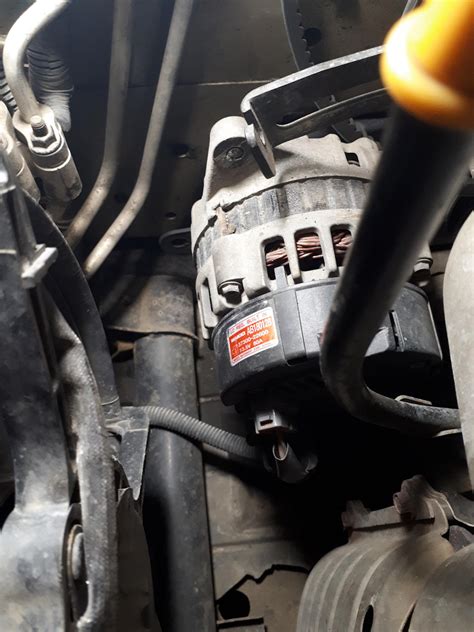 Обломился болт крепления генератора — Hyundai Accent (2G), 1,5 л, 2006 ...