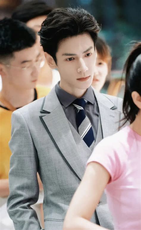 陸劇男星「暴瘦對比」！《追光者》羅雲熙臉比吳倩還小，吳磊臉頰都沒肉，張若昀更誇張 Beauty美人圈