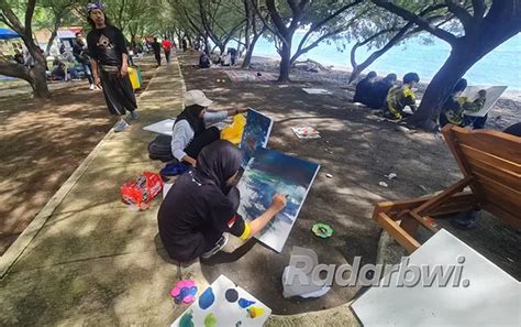Melukis Bertema Kostum Bec Di Pantai Grand Watudodol Radar Banyuwangi