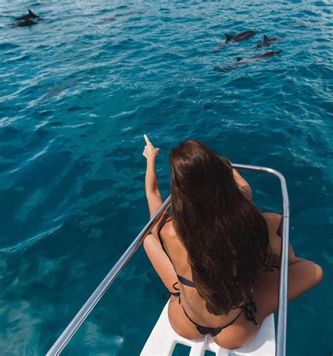Deborah Secco abre álbum de viagem a Fernando de Noronha a filha