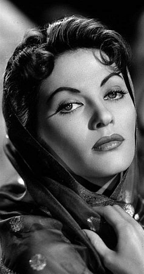 Pictures And Photos Of Yvonne De Carlo Yvonne De Carlo Classic