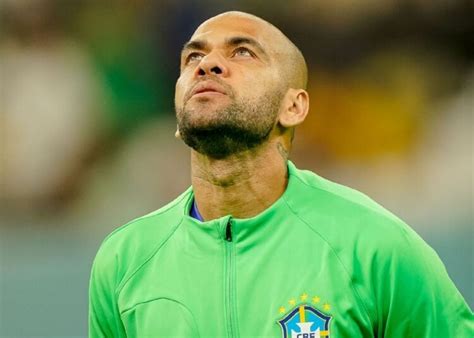 Ex Jugador Del Barcelona Dani Alves Irá A Juicio Por Agresión Sexual Y