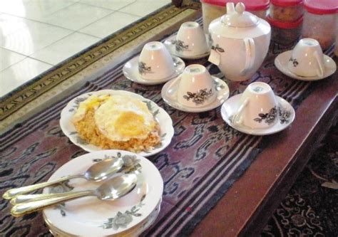 Nostalgia Zaman Berzaman Menjamu Tetamu Dalam Pinggan Mangkuk Lama