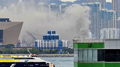 新油麻地避風塘駁船起火 消防灌救3小時撲熄 商台新聞 Line Today