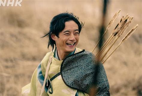 【ズラ疑惑】坂口健太郎の髪型が変？おでこが広くて髪が薄い？カツラ疑惑を画像で検証！