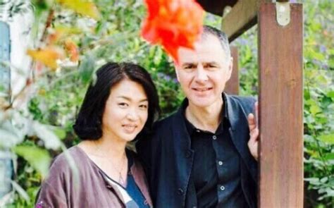 51歲金星義大利再婚！一襲白色婚紗美出新高度，網友：老公亮了 壹讀