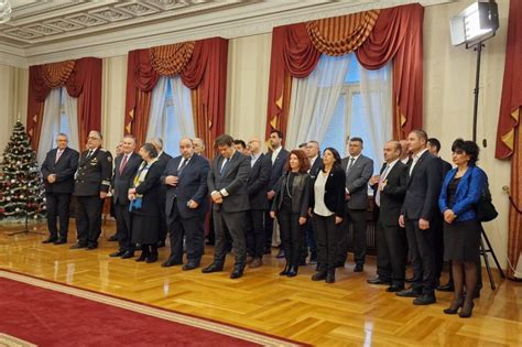 Президентът връчи националния флаг на участниците в 32 рата Българска антарктическа експедиция