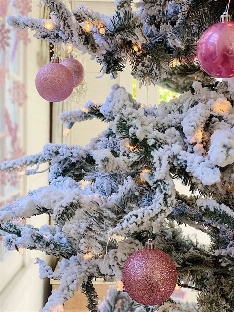 10 Pink Decoration Christmas Tree Ideas For A Colorful Holiday Display