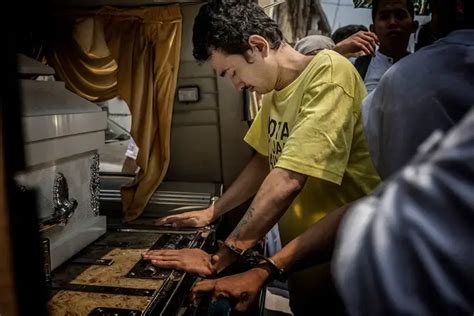 Dutertes War On Drugs Leaves Tragic Legacy For Filipino Families In
