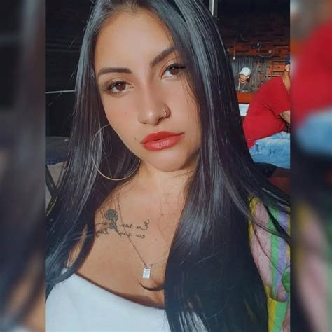 ℒ𝑒𝓉𝒾𝒸𝒾𝒶 𝒜𝓈𝓈𝒾𝓈 Srta Assis On Threads