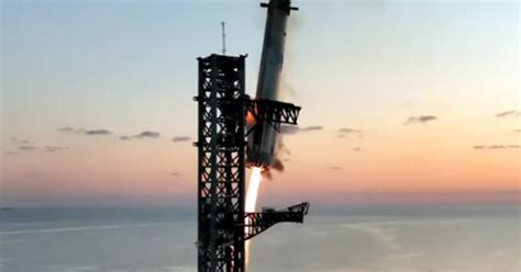 스페이스x 슈퍼헤비 로켓 ‘젓가락 팔로 잡는 착륙 첫 성공