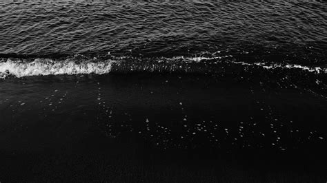 Dark Beach Waves Wallpaper
