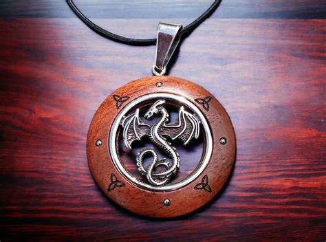 Keltischer Knoten Anhänger Triquetra Trinity Knot Holz Edelstahl