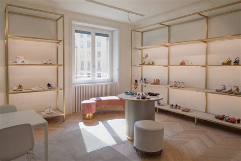 Stuart Weitzman Apre Lunico Showroom Italiano Nel Cuore Di Milano Requadro