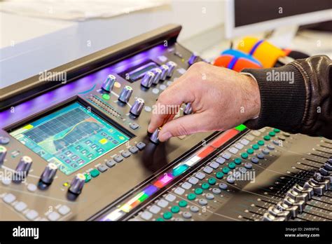 Controlling Audio Live Streaming Broadcast Using Dj Switch Controller