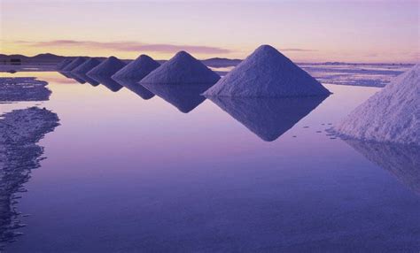 La mejor época para visitar el Salar de Uyuni Bolivia travel Strange