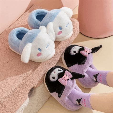 정품4color 산리오 캐릭터 뿅뿅 슬리퍼 겨울 방한 실내화 헬로키티 시나모롤 쿠로미 마이멜로디 거실화 Pvc 룸슈즈 수족