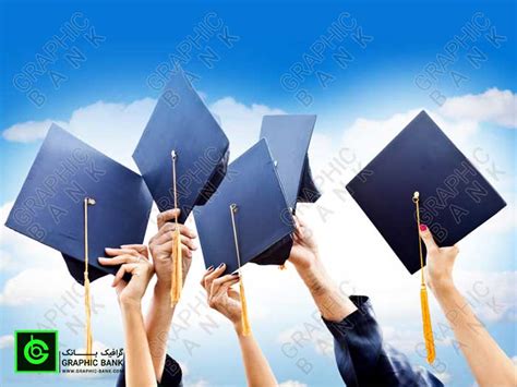 تصویر کلاه دانش در دست دانشجویان گرافیک بانک بزرگترین و بروزترین