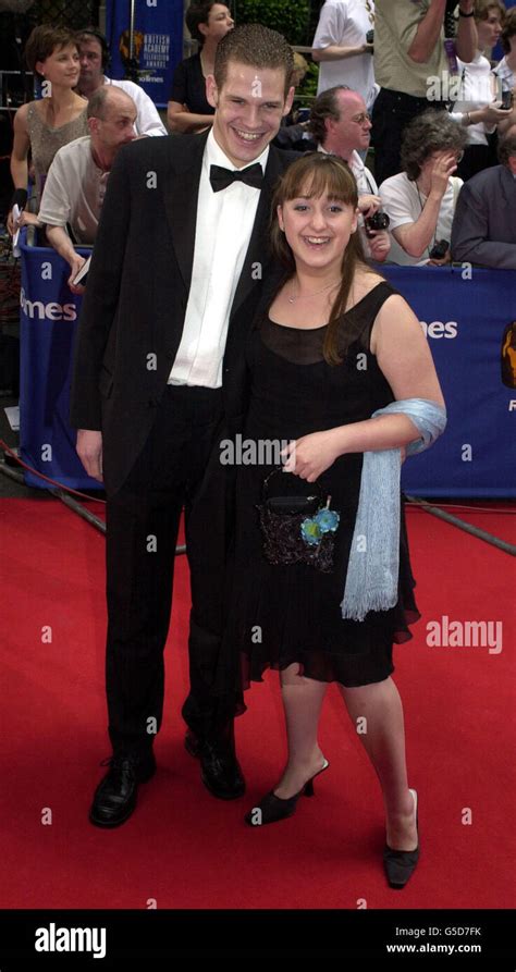 Eastenders Schauspielerin Natalie Cassidy Kommt An Fotos Und