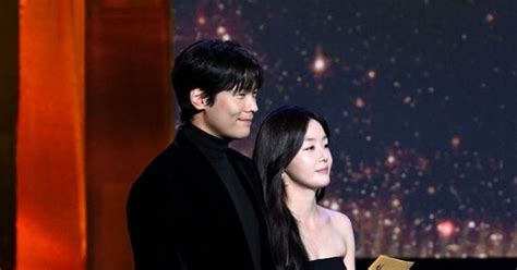 [사진]최다니엘 한선화 팔짱끼고 다정한 입장