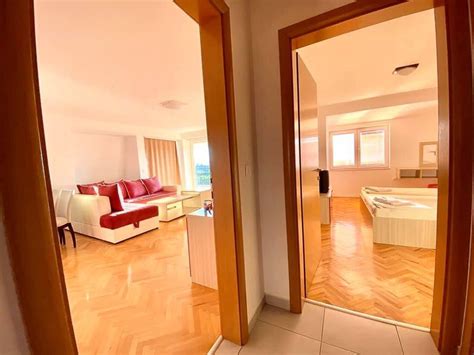 Вила со базен во населба Рача Охридско езеро Kajak Mk