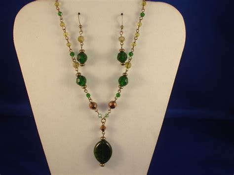 Green Stained Glass Set Of Oval Pendant Necklace And Earrings Non