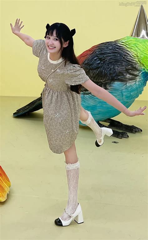美少女严尚嘉腿穿短筒白丝靓照（610） 图片 名腿网