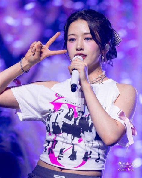 韩国知名女团爱豆演唱会时服装遇状况造型师疏忽让网友担心 商业频道 中华网