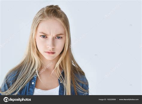 Серьёзная девочка подросток стоковое фото ©tarasmalyarevich 162028568