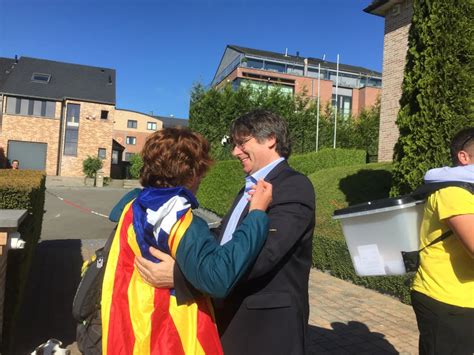 La Casa Donde Vive Puigdemont En Waterloo Una Mansión De 500 Metros