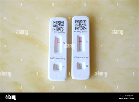 Zwei covid antigen schnelltests Fotos und Bildmaterial in hoher Auflösung Alamy