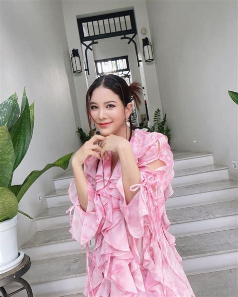 Ig ก้อย รัชวิน วงศ์วิริยะ แต่งตัวไปดู ลองลีฟเลิฟว์ กับเพื่อนสาว