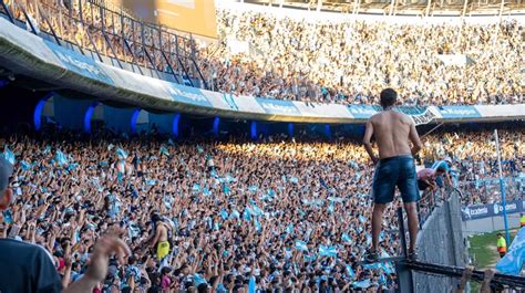 La Explosión De Los Hinchas De Racing En El Cilindro De Avellaneda Por