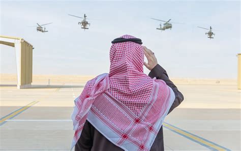 شاهد عبدالله بن بندر يفتتح قاعدة طيران الحرس الوطني بديراب