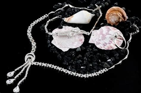 Styling Jewelry Armoire Jewelry Carats