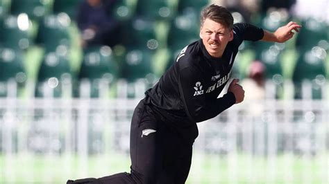 Michael Bracewell Shines As New Zealand Restrict Bangladesh To 236 9 In Champions Trophy