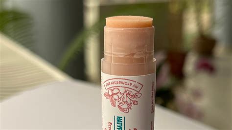 НОВО Балсам за устни с Роза и шеа Damascena Shop