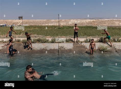 Sahl Ar Ruj Syria 09th Aug 2024 Syrian Youngsters Swim In A Water