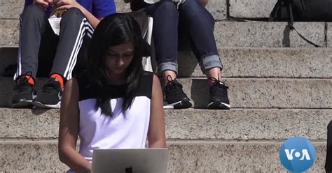 ມະ ຫາ ວິ ທະ ຍາ ໄລ ອາ ເມ ຣິ ກັນ ດຶງ ດູດ ເອົາ ນັກ ສຶກ ສາ ຕ່າງ ປະ ເທດ