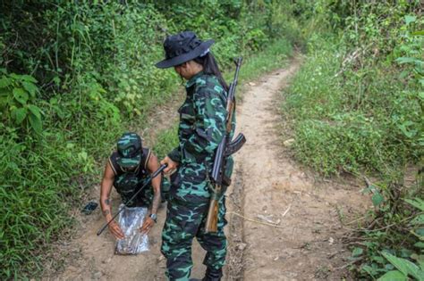 အနောက်အုပ်စု ထောက်လှမ်းရေးအဖွဲ့တွေက တော်လှန်ရေးကို လက်နက် ပေးနေလား