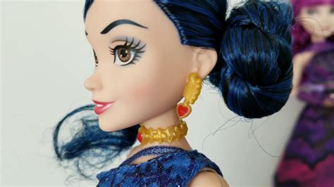 Descendants 2 Cotillion 4 Pack Review Evie Carlos Mal And Jay YouTube