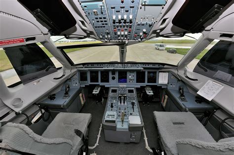 Sukhoi Superjet 100 Cockpit Ssj100 Interior Sn95005 Cock… Flickr