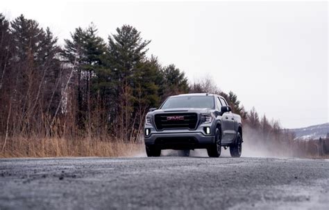 Обои дорога мокрый асфальт пикап 2018 Gmc Sierra Crew Cab 2019